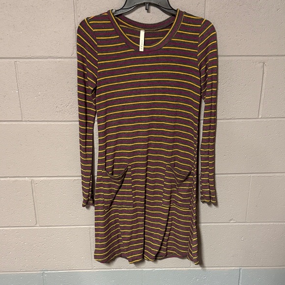 Gilli | Dresses | Gilli Burgundy And Yellow Striped Long Sleeve Dress ...